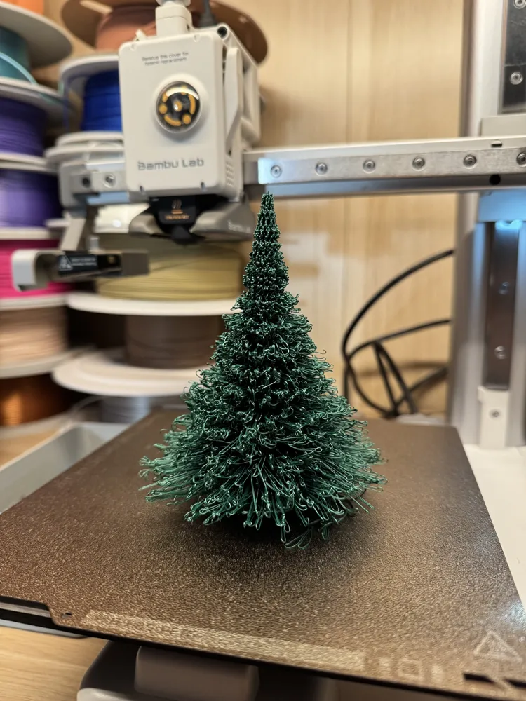 Sapin de Noël réaliste - Modèle d'Impression 3D Gratuit - MakerWorld