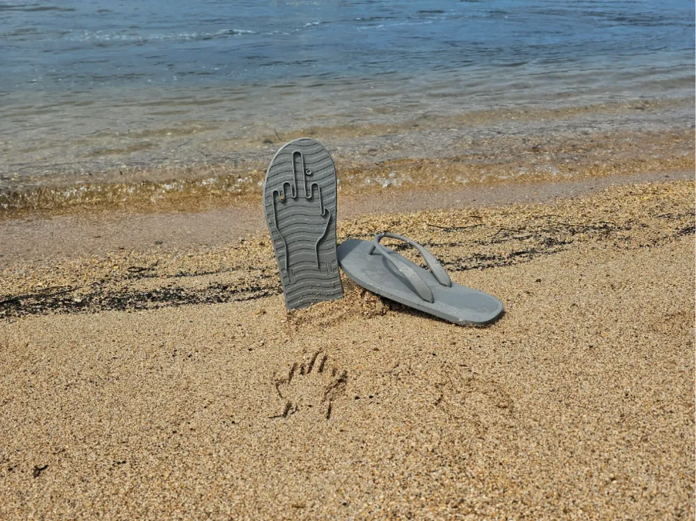 Middle finger flip-flops - perfect for the beach. Remixed by Logisch ...