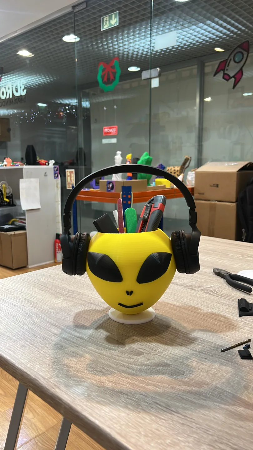 Alien DJ Desk Organizer by terrypi - MakerWorld