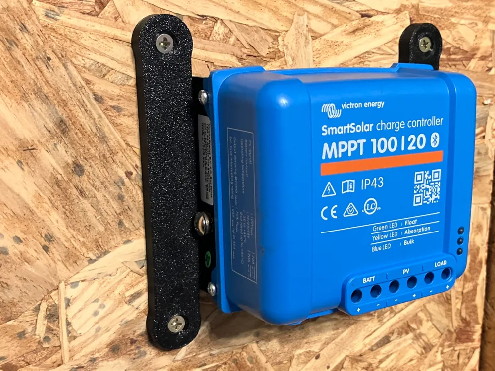 Victron SmartSolar MPPT 100/20 mounting bracket by Omri_Makes - MakerWorld