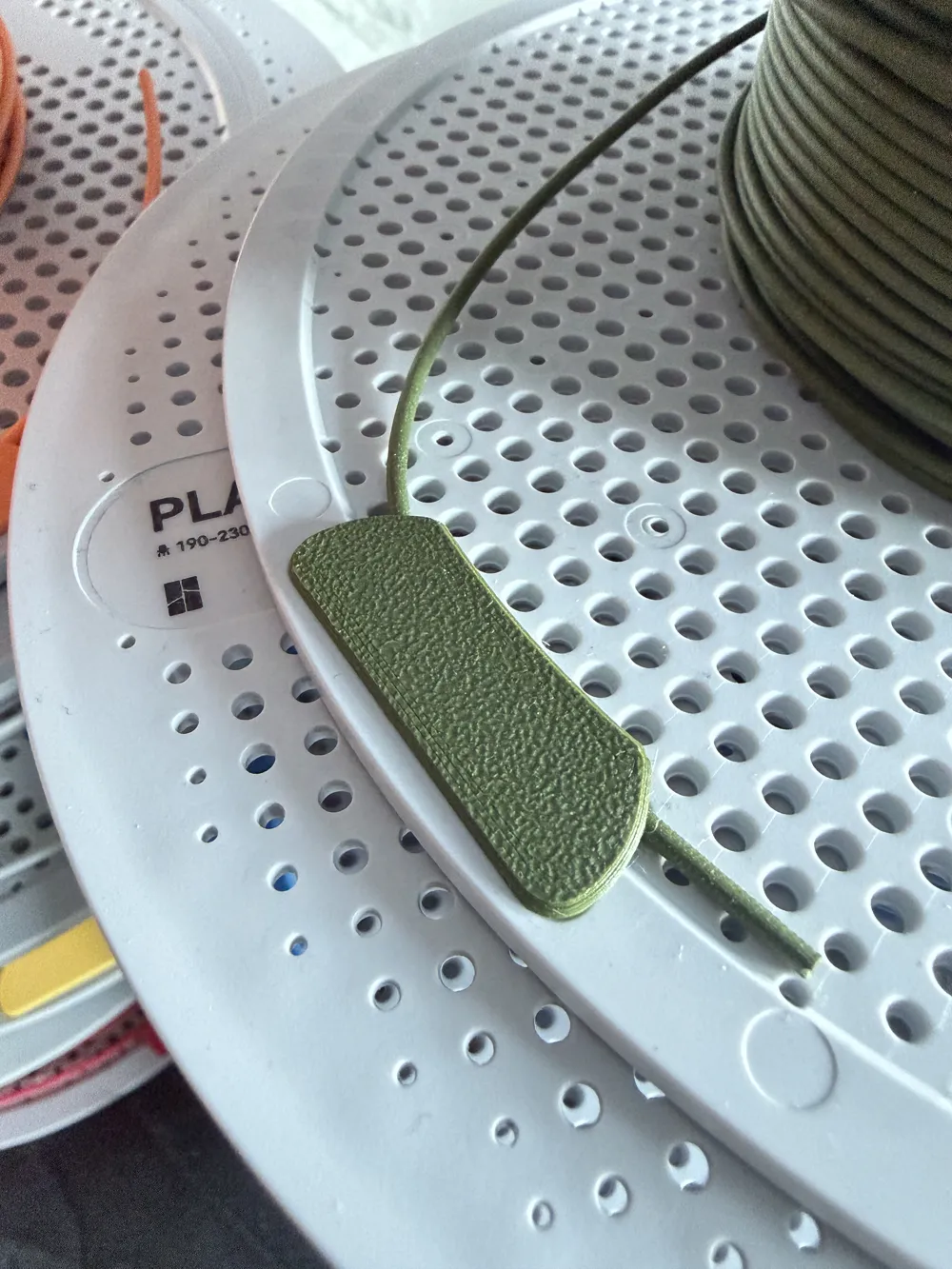 Bambu Lab spool clip for AMS / AMS 2 / AMS HT - Free 3D Print Model - MakerWorld