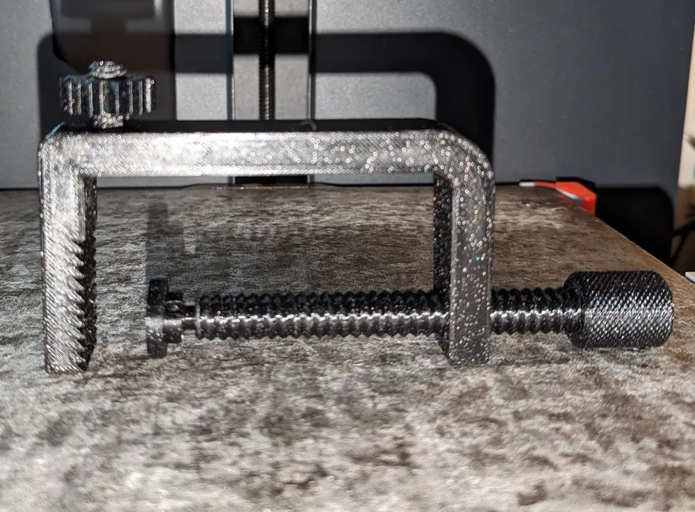 Table clamp for Holding Banner Remixed by greenjake37 - MakerWorld