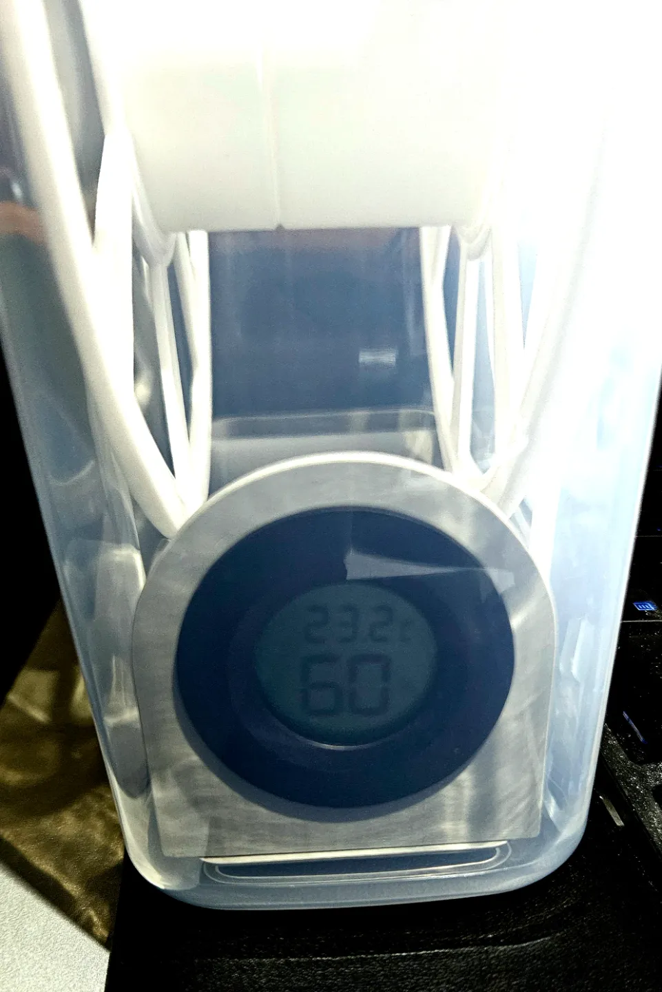 Holder for rectangular and round hygrometers by chrigi - MakerWorld