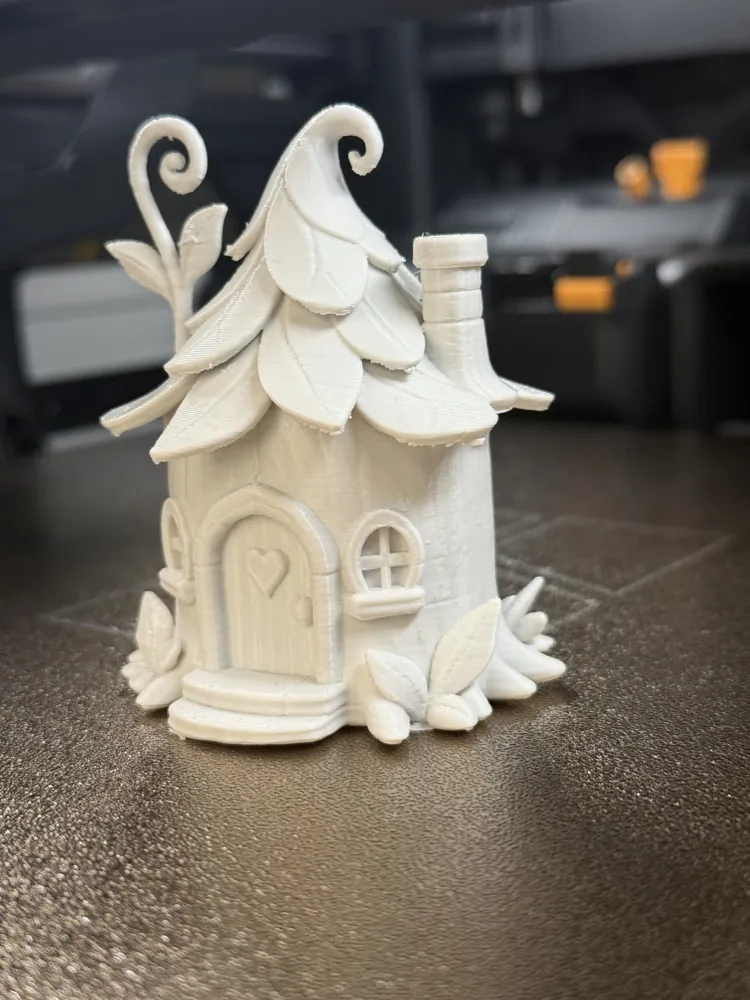 A house in a tree stump with a leafy roof by DnD ⭐⭐⭐⭐⭐ MakerWorld ...