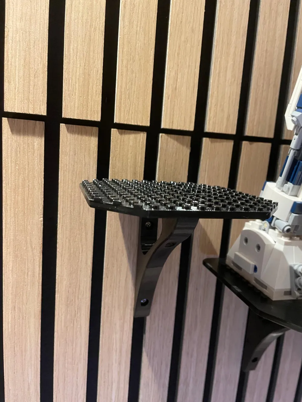 Wall mount suitable for Star Wars C-3PO - Free 3D Print Model - MakerWorld