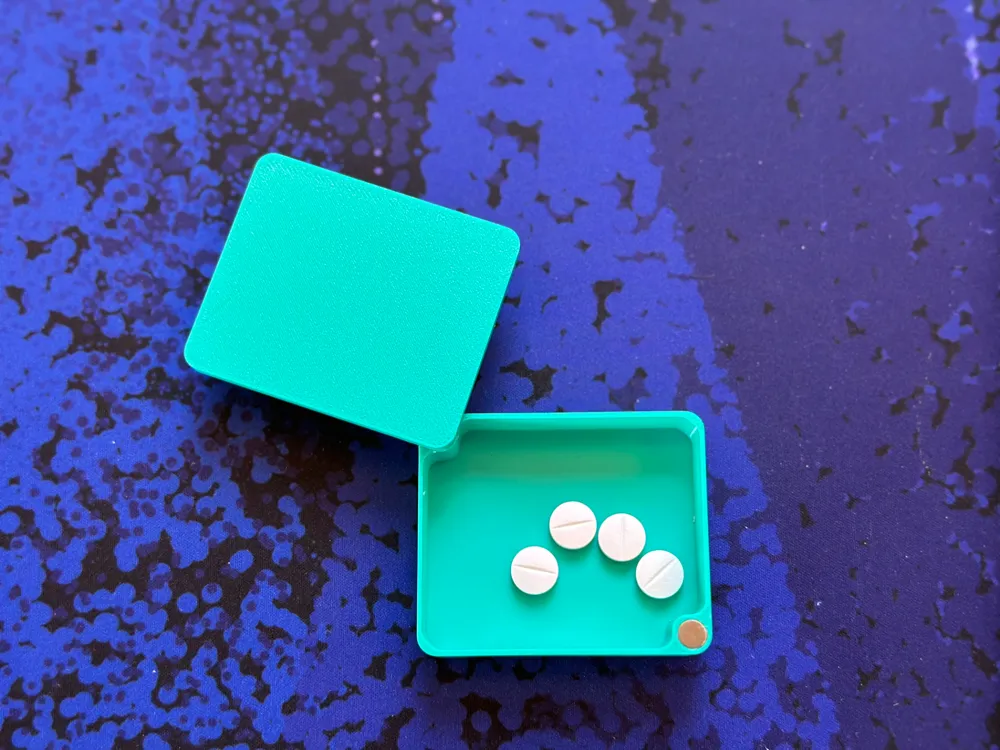 Flickbox for pills with magnets by pablopunk - MakerWorld