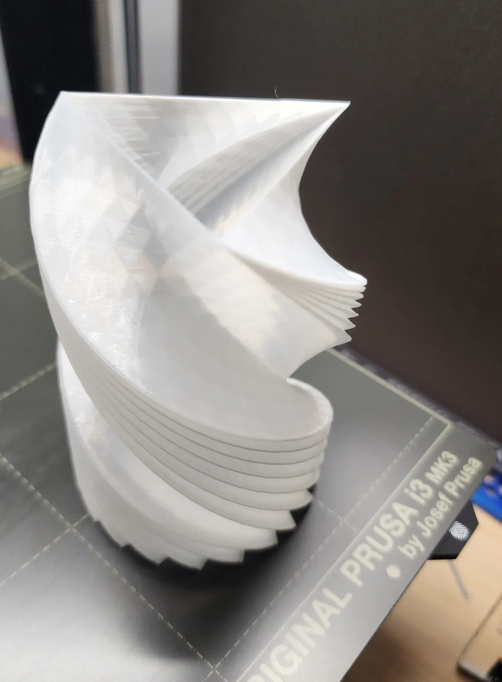 Infinity Triangle - Vase Mode Centerpiece by TripleGWorkshop - MakerWorld