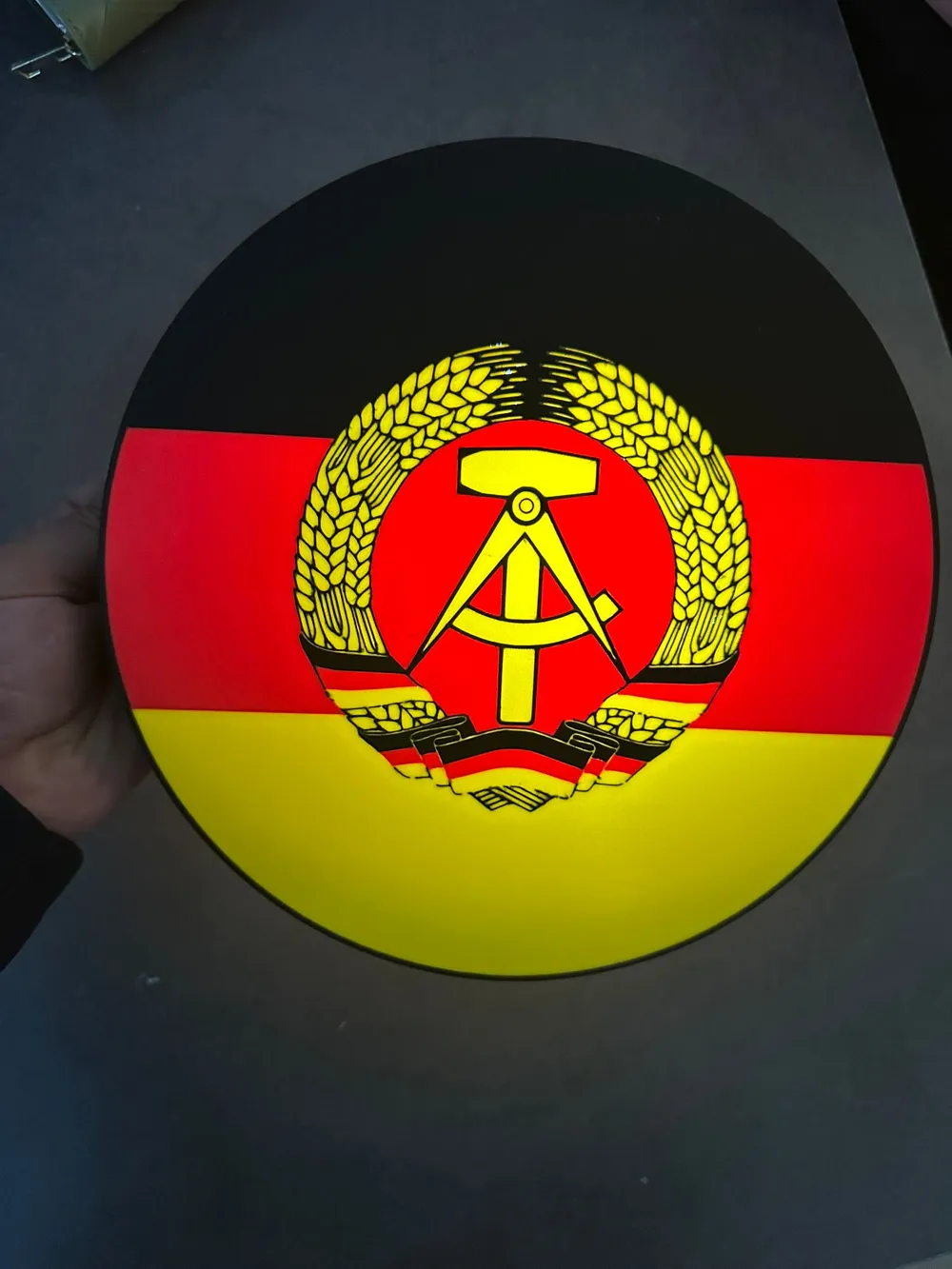 DDR Fahnenlampe von KeKZzBuBi MakerWorld: Kostenlose 3D-Modelle ...