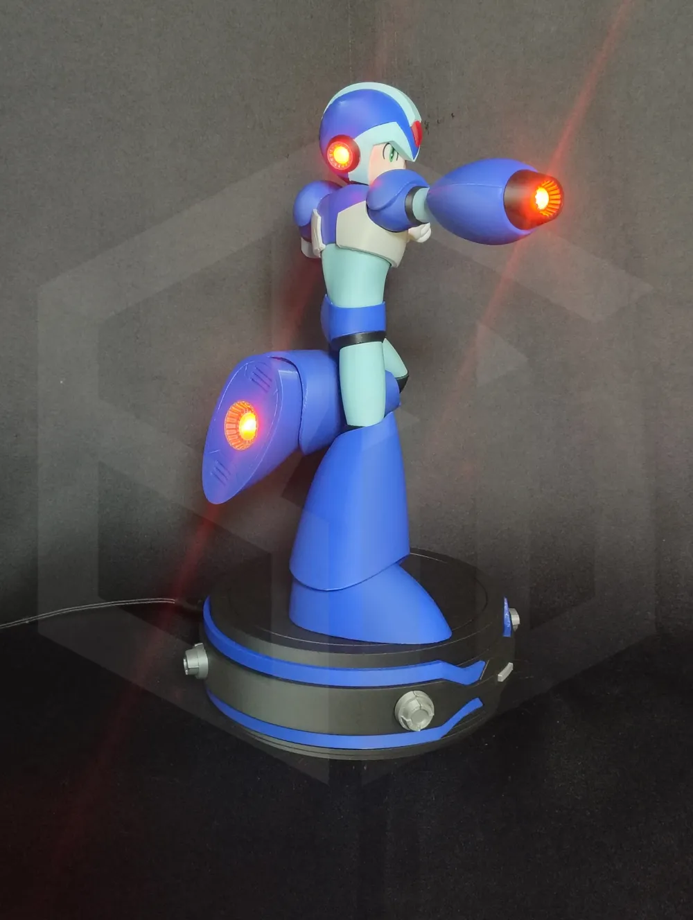 Mega Man X Statue mit Lichtern – Kostenloses 3D-Druckmodell – MakerWorld