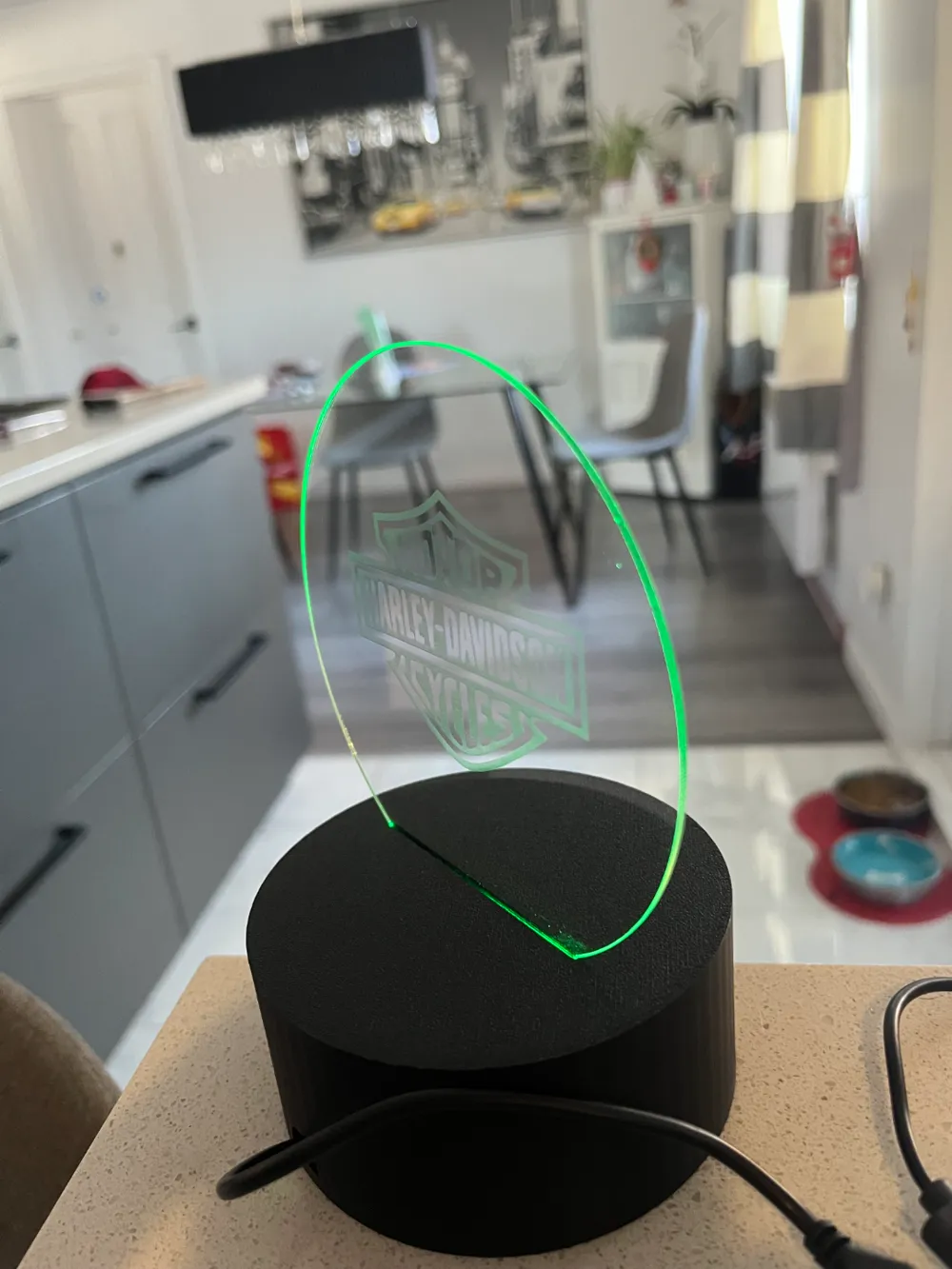 Acrylic panel LED Puck template by Tommy Gun - MakerWorld