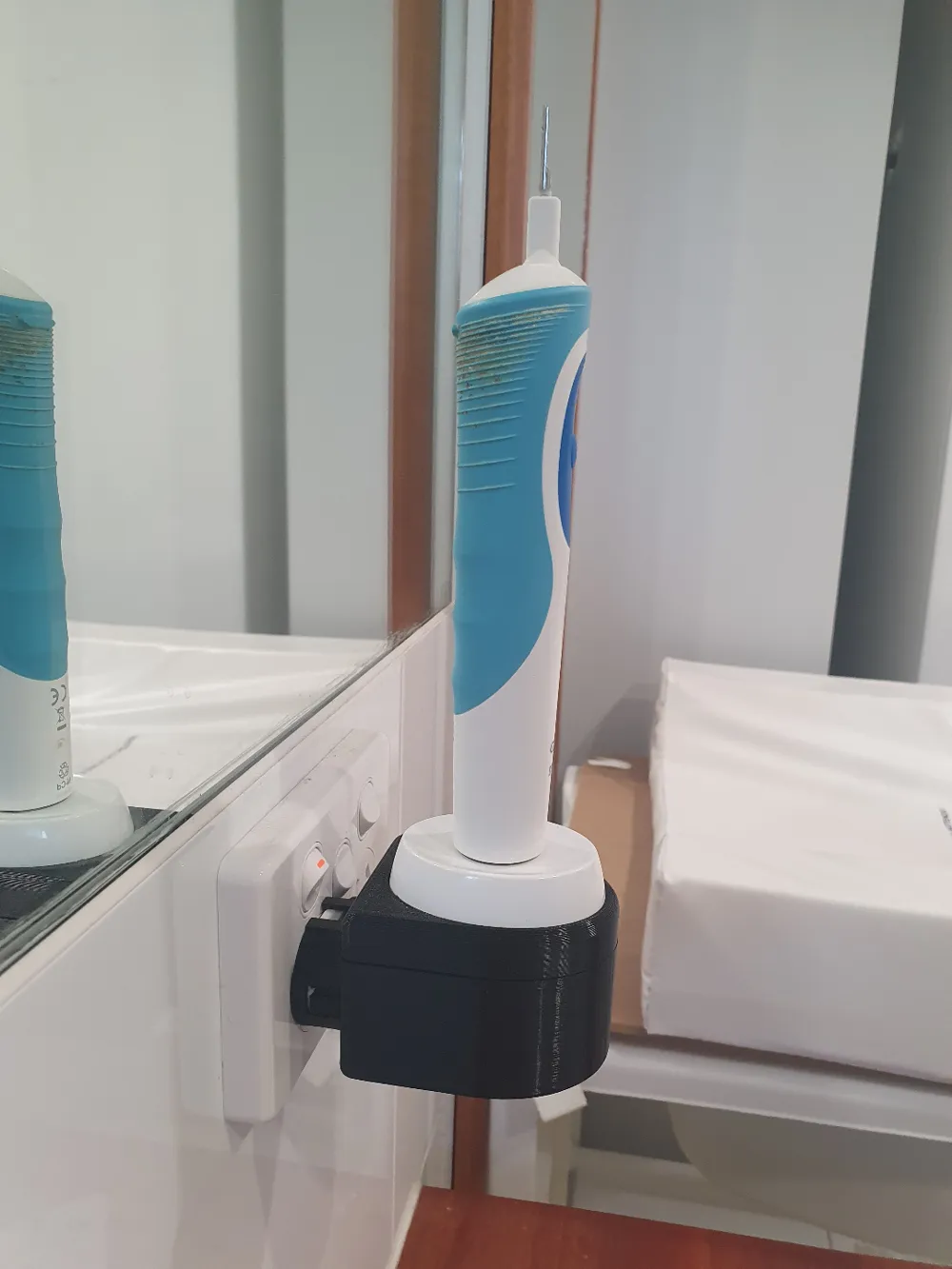 Oral B Charger Holder Remixed by Le_Dave MakerWorld: Download Free 3D ...