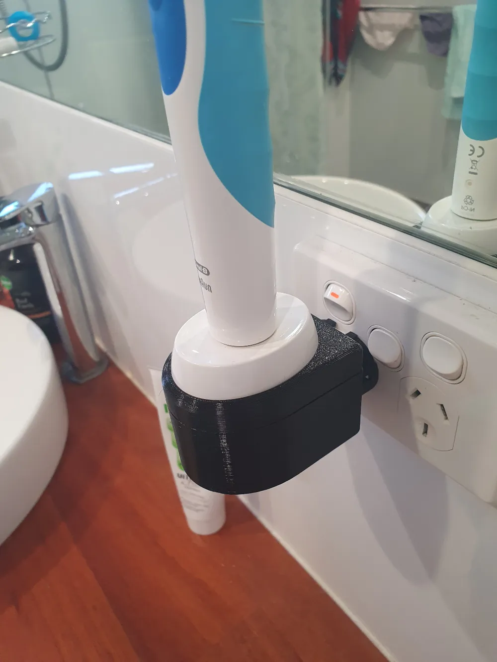 Oral B Charger Holder Remixed by Le_Dave MakerWorld: Download Free 3D ...