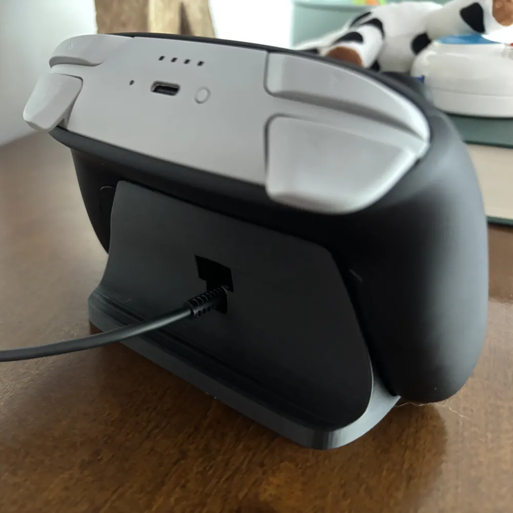 Nintendo Switch 2 Pro Controller Ständer Remixt von Man of Mystery Intl. MakerWorld: Kostenlose ...