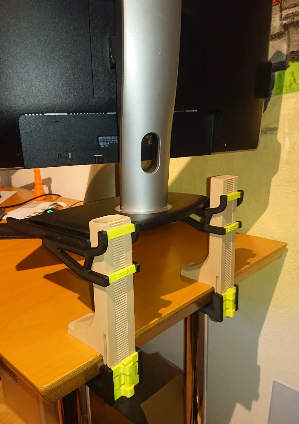 Adjustable Monitor Riser by wwDefuser - MakerWorld