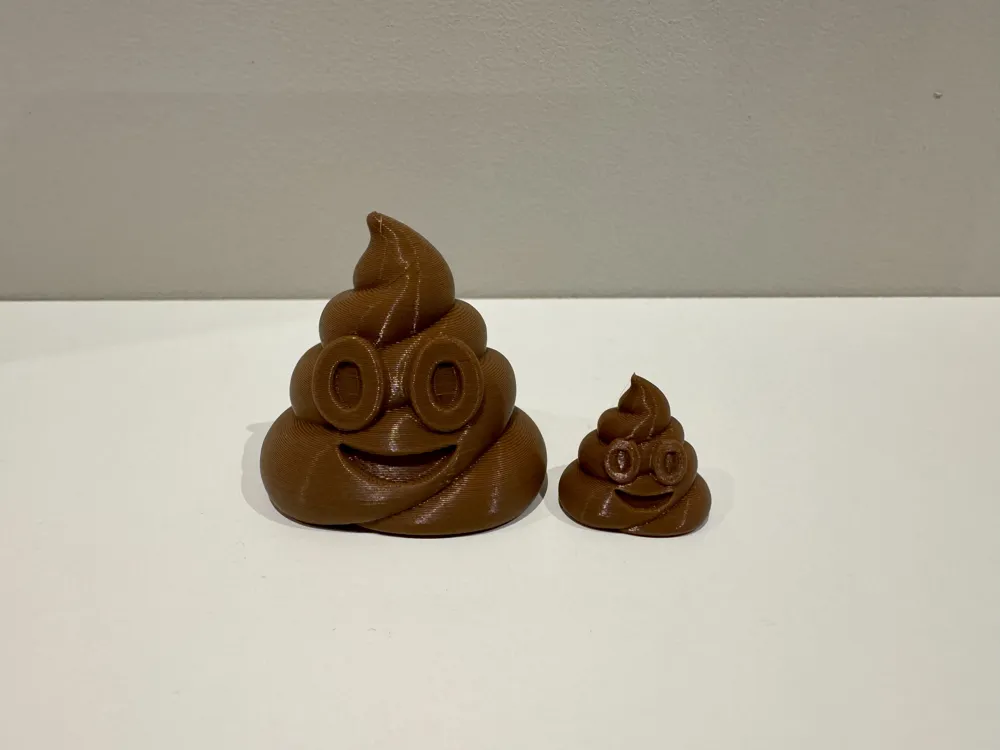 Smiling poop - 1.5g with key-chain. Fast print! by E.T prints ...
