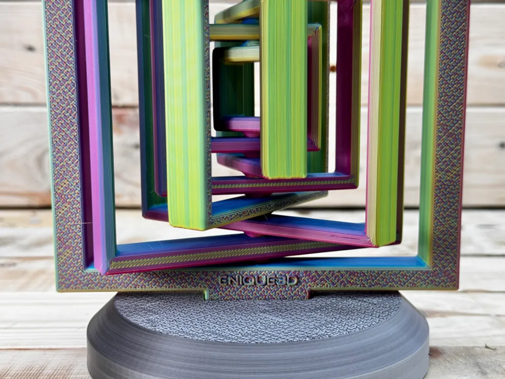 Rotating square gyro display. by ENIQUE3D - MakerWorld