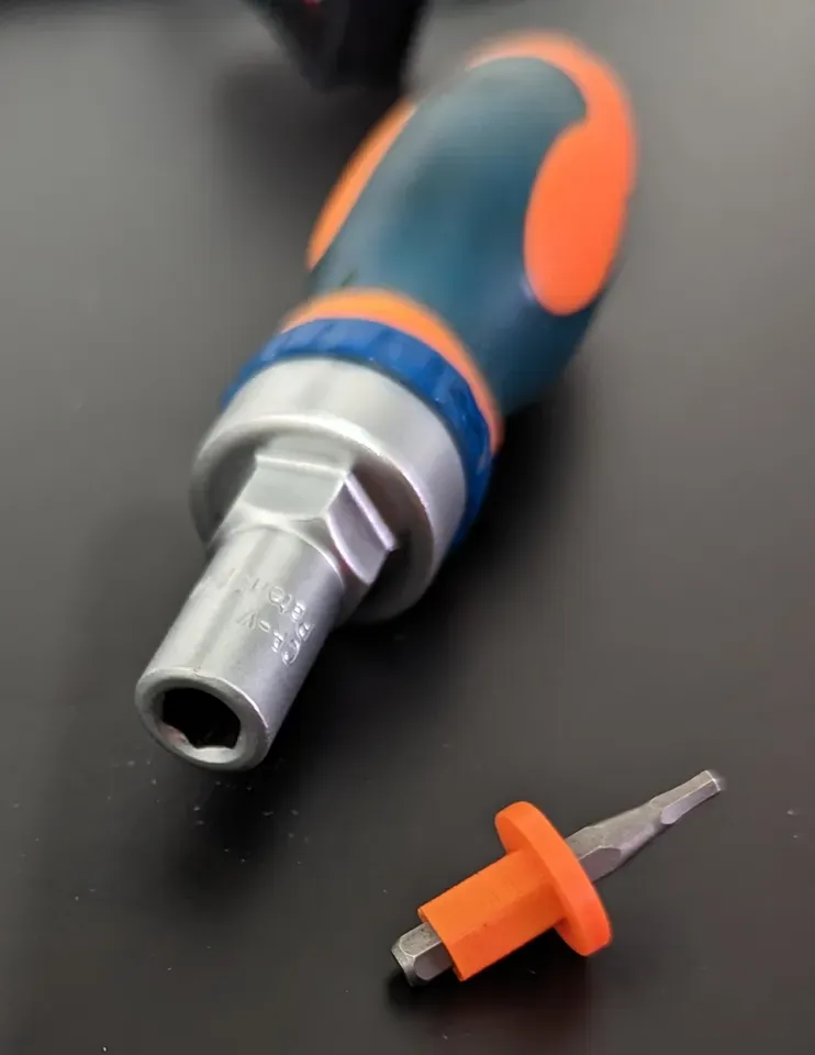Precision screwdriver bits adapter by mtorromeo - MakerWorld