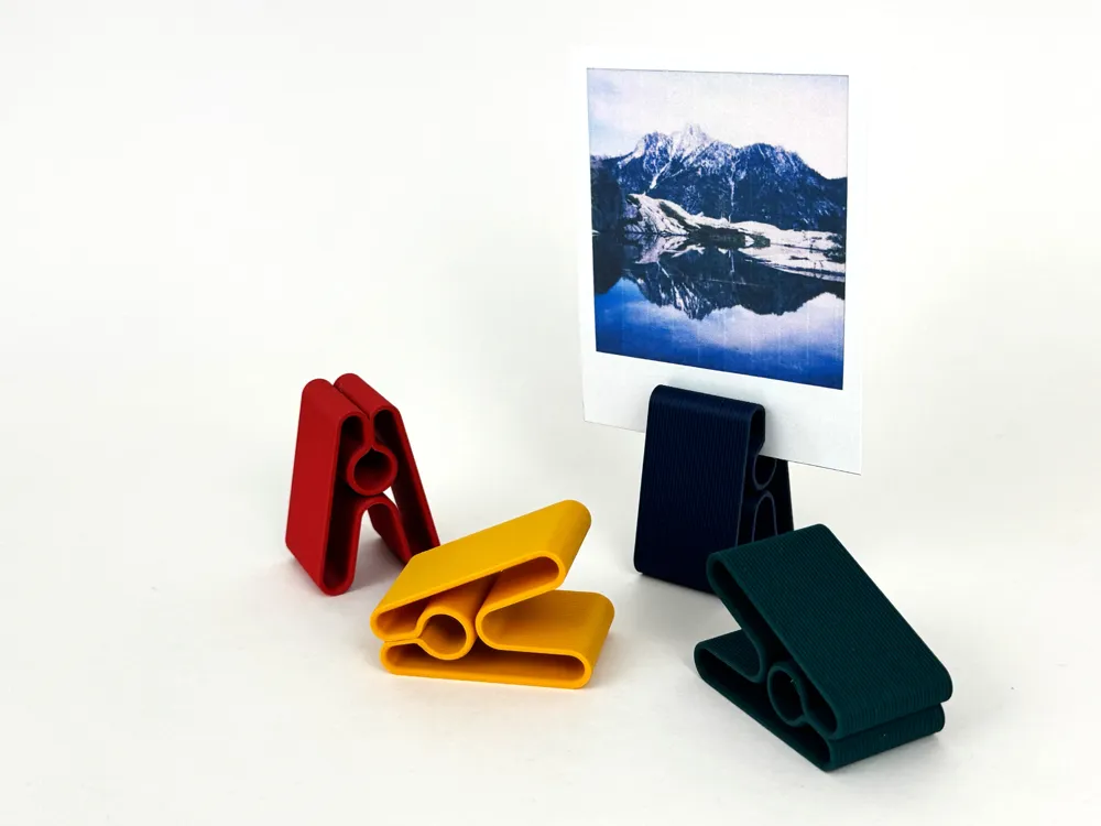 Photo Display Clip by Westbound MakerWorld: Download Free 3D Models