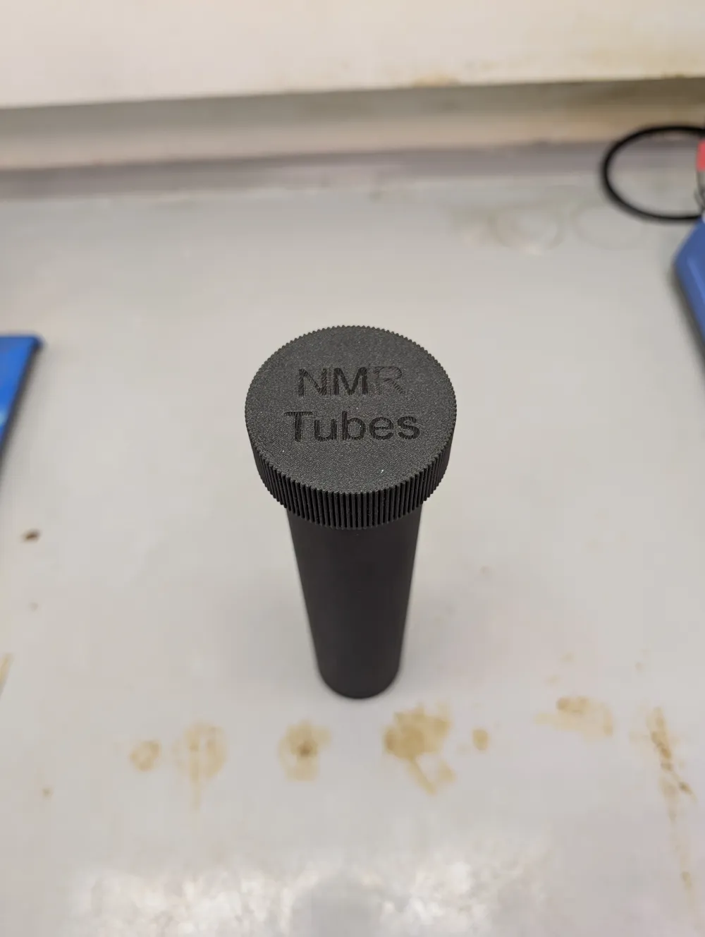 Suporte para Tubos de RMN por WonkyWombat's workshop MakerWorld: Baixe ...