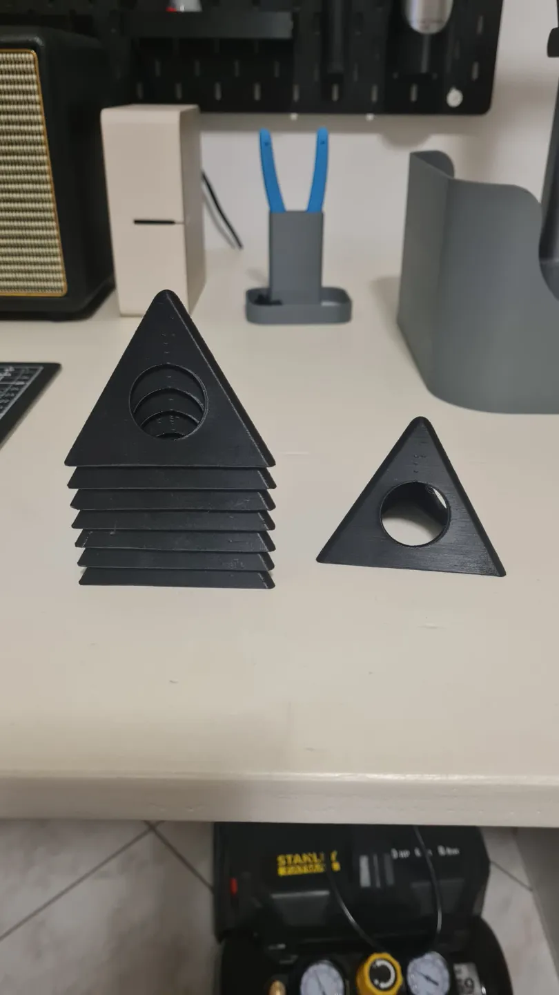 Paint Pyramid (with round corner) by Luca Trivellin - MakerWorld