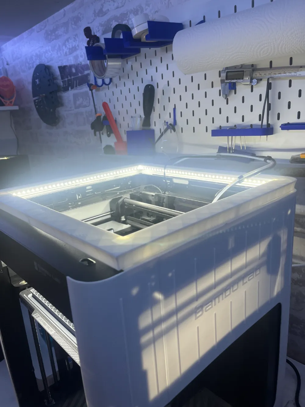 P1P-P1S-X1C-Led-Raiser--Xtouch-screen-mod by Tommy Gun - MakerWorld