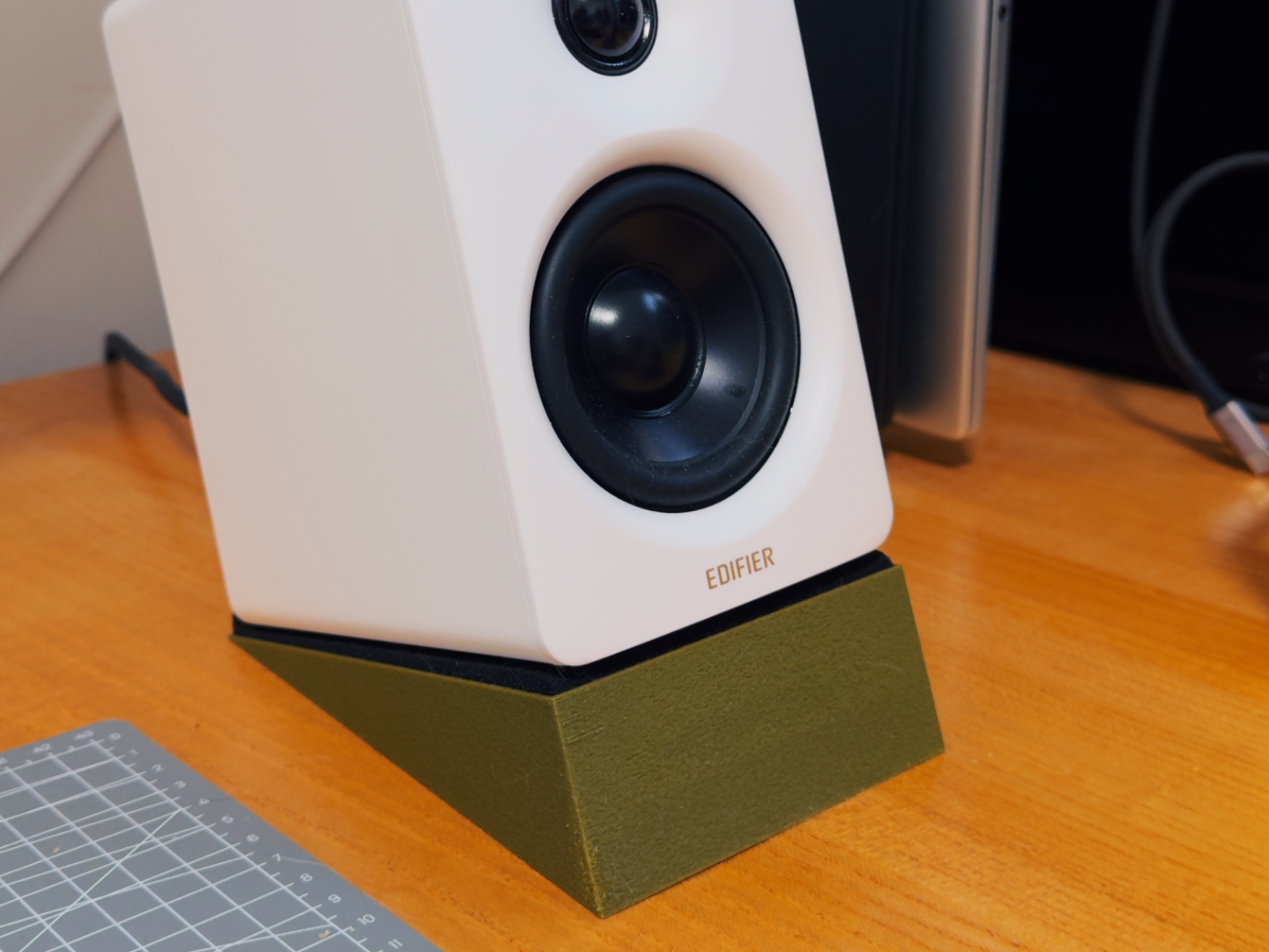 EDIFIER N300 Speaker with Integrated Foam Base Enclosure by piaojie ...