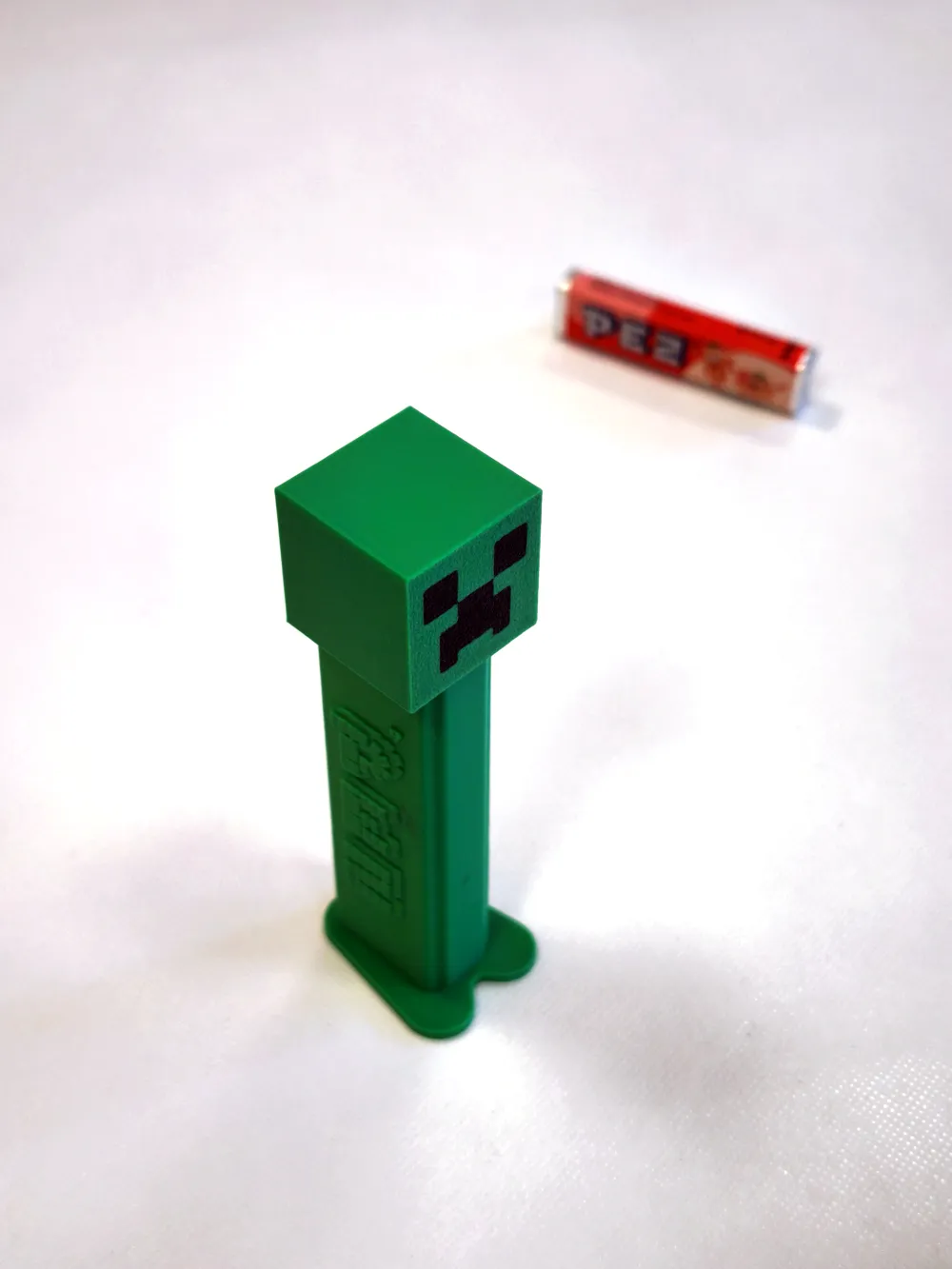 PEZ Minecraft Candy Dispenser – 3D Printable by Aleksandr MakerWorld ...
