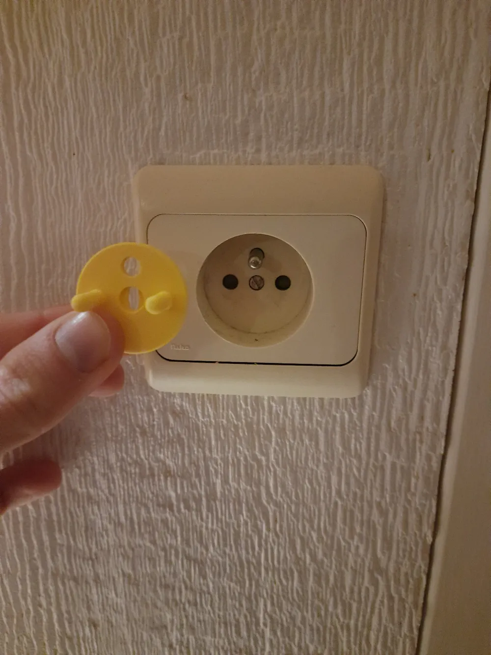 Wall socket child safety plug (EU) by PV90 - MakerWorld