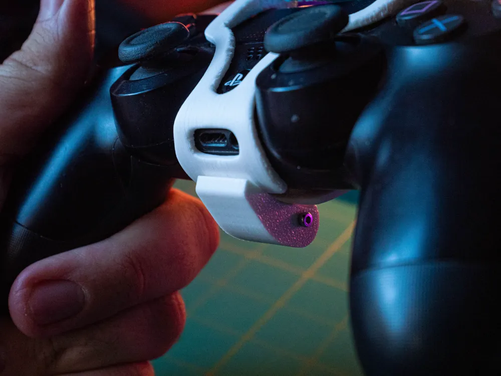 Smartphone mount for DUALSHOCK 4 StrongerHold Remixed by MarcusUniverse ...