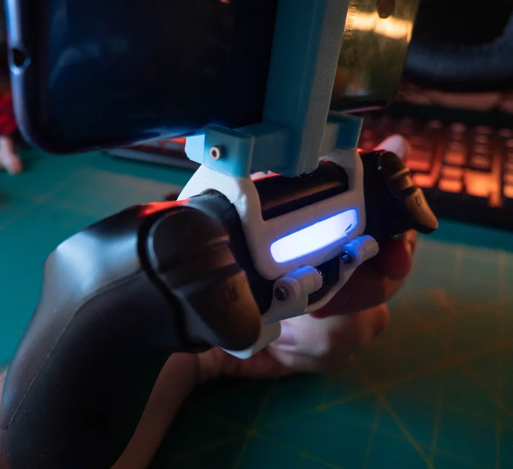 Smartphone mount for DUALSHOCK 4 StrongerHold Remixed by MarcusUniverse ...