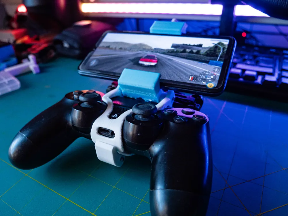 Smartphone mount for DUALSHOCK 4 StrongerHold Remixed by MarcusUniverse ...