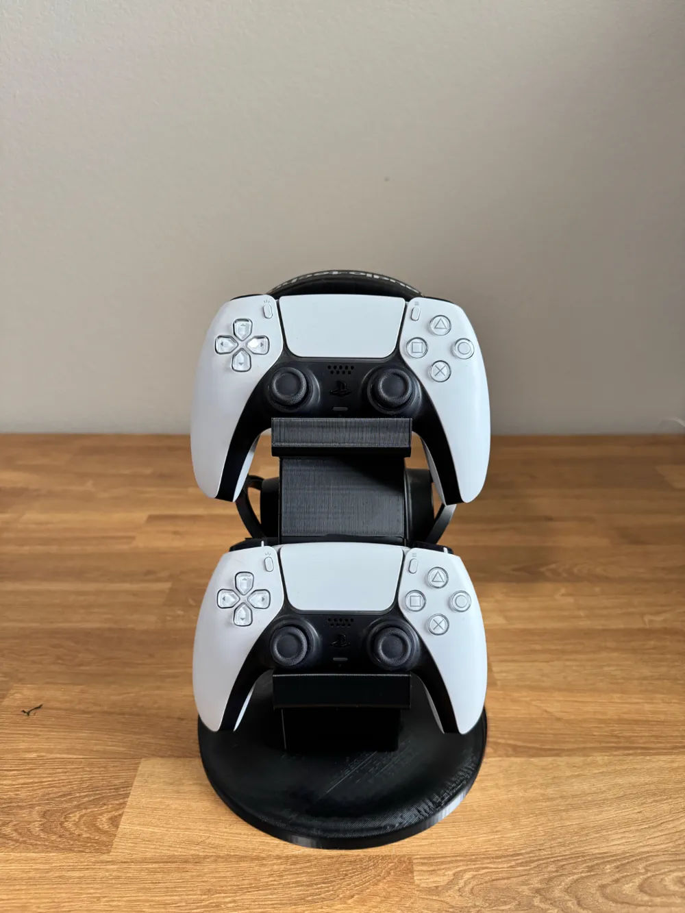 Dual PS5 Controller Stand By Creat3DWorks MakerWorld Dual PS5 Controller Stand By Creat3DWorks MakerWorld