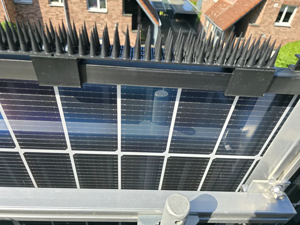 Protección solar contra aves / Protector solar para paneles - Modelo de ...