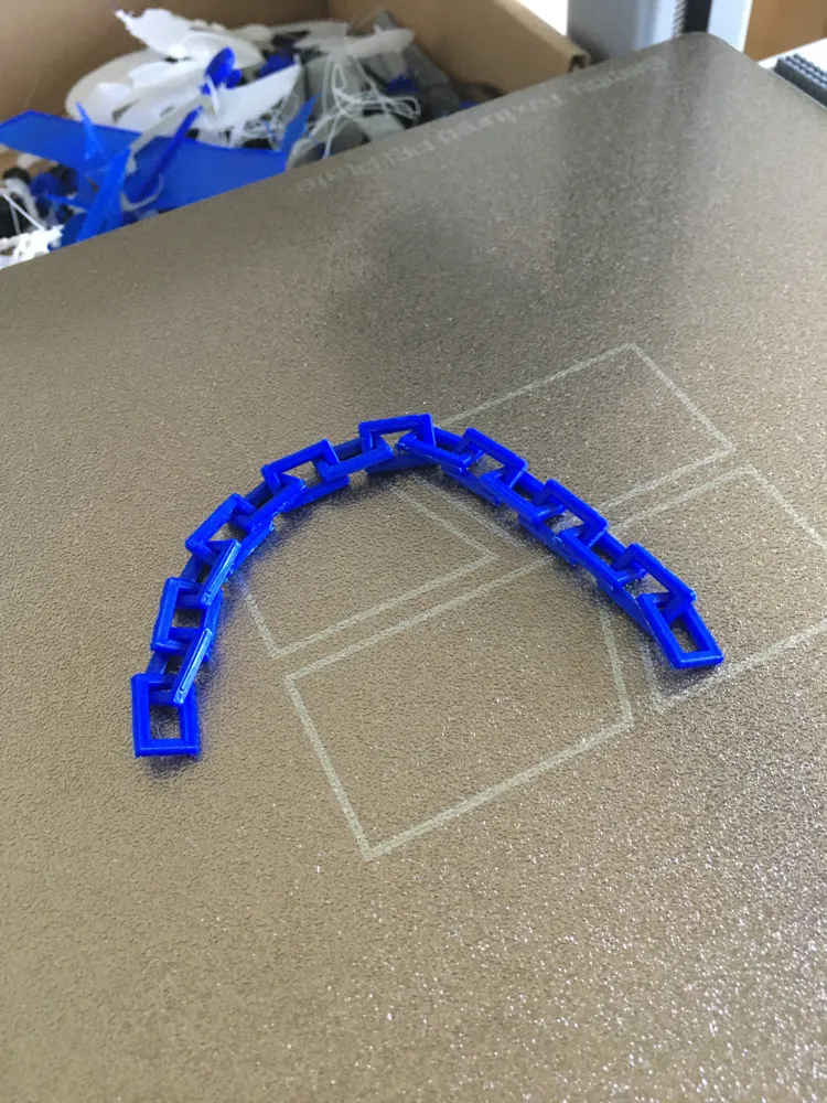Fun chain fidget (print-in-place) by 3D printer guy MakerWorld ...