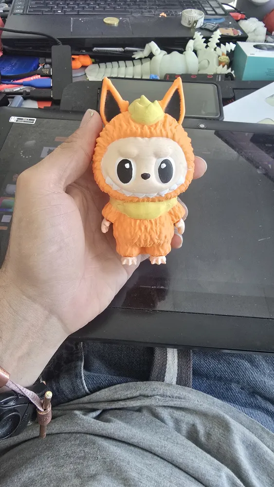 Labubu Flareon par Royal23 MakerWorld : Téléchargez des Modèles 3D Gratuits
