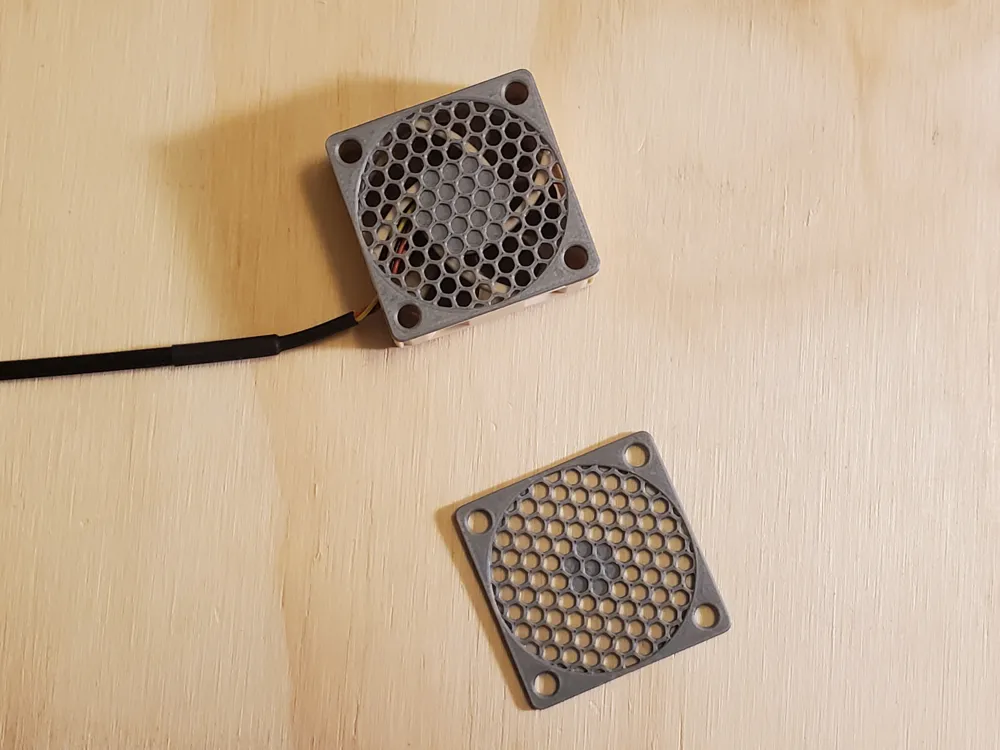 Honeycomb Fan Grills for 40mm Square Fans by Roland Deschain - MakerWorld