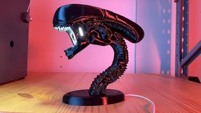 Xenomorph Alien Desk Lamp - Free 3D Print Model - MakerWorld