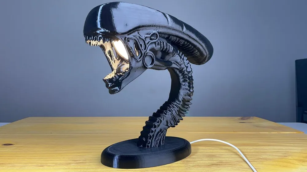 Xenomorph Alien Desk Lamp - Free 3D Print Model - MakerWorld