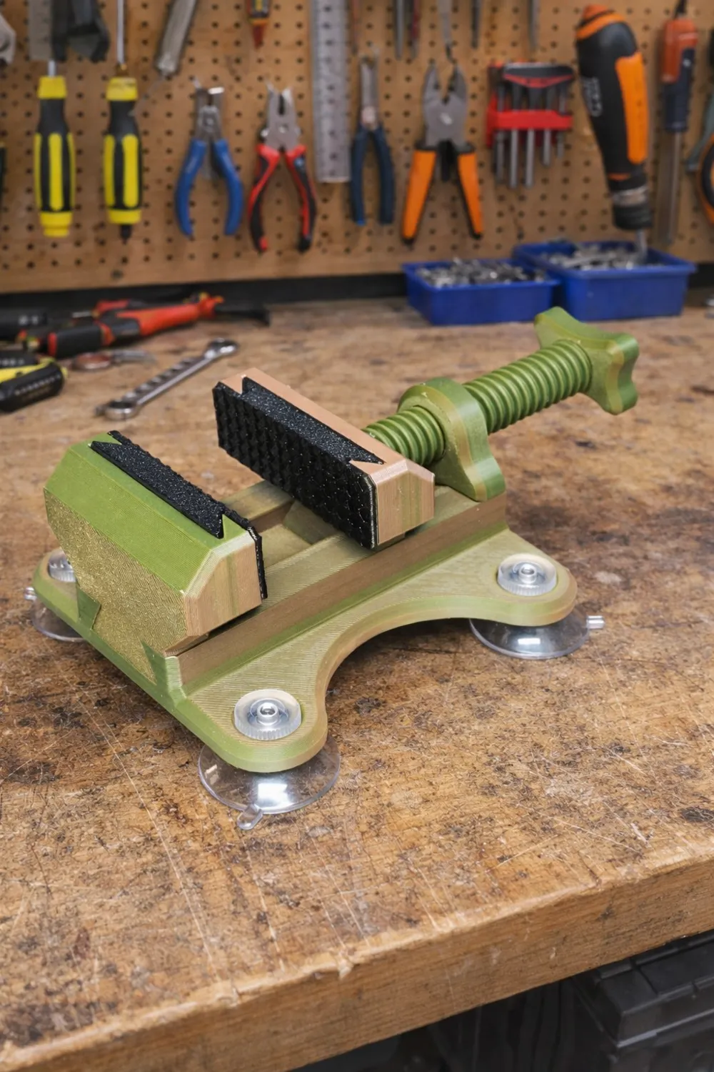 Modular Mini Bench Vise with Suction Cups - Free 3D Print Model ...