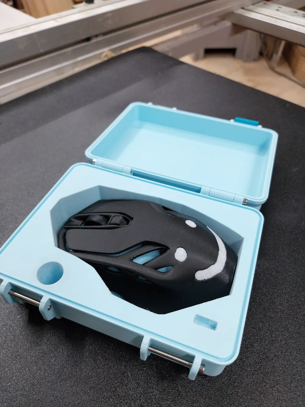 Bambu Wireless Mouse transportation Box Remixed by Philipp - MakerWorld