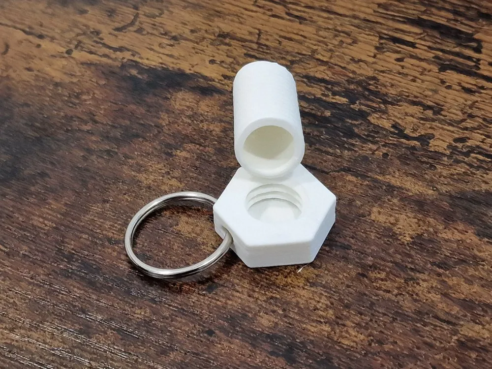 Bolt keychain with secret chamber by josuanbn - MakerWorld