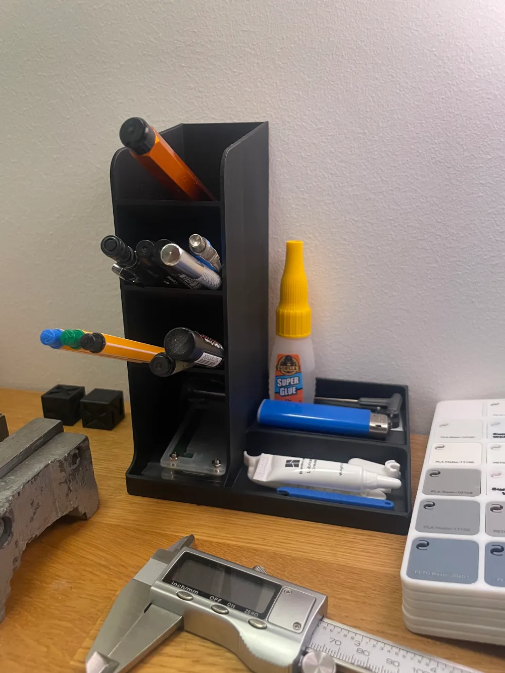 Vertical Desk Organizer + tray Remixed by fillilutten - MakerWorld