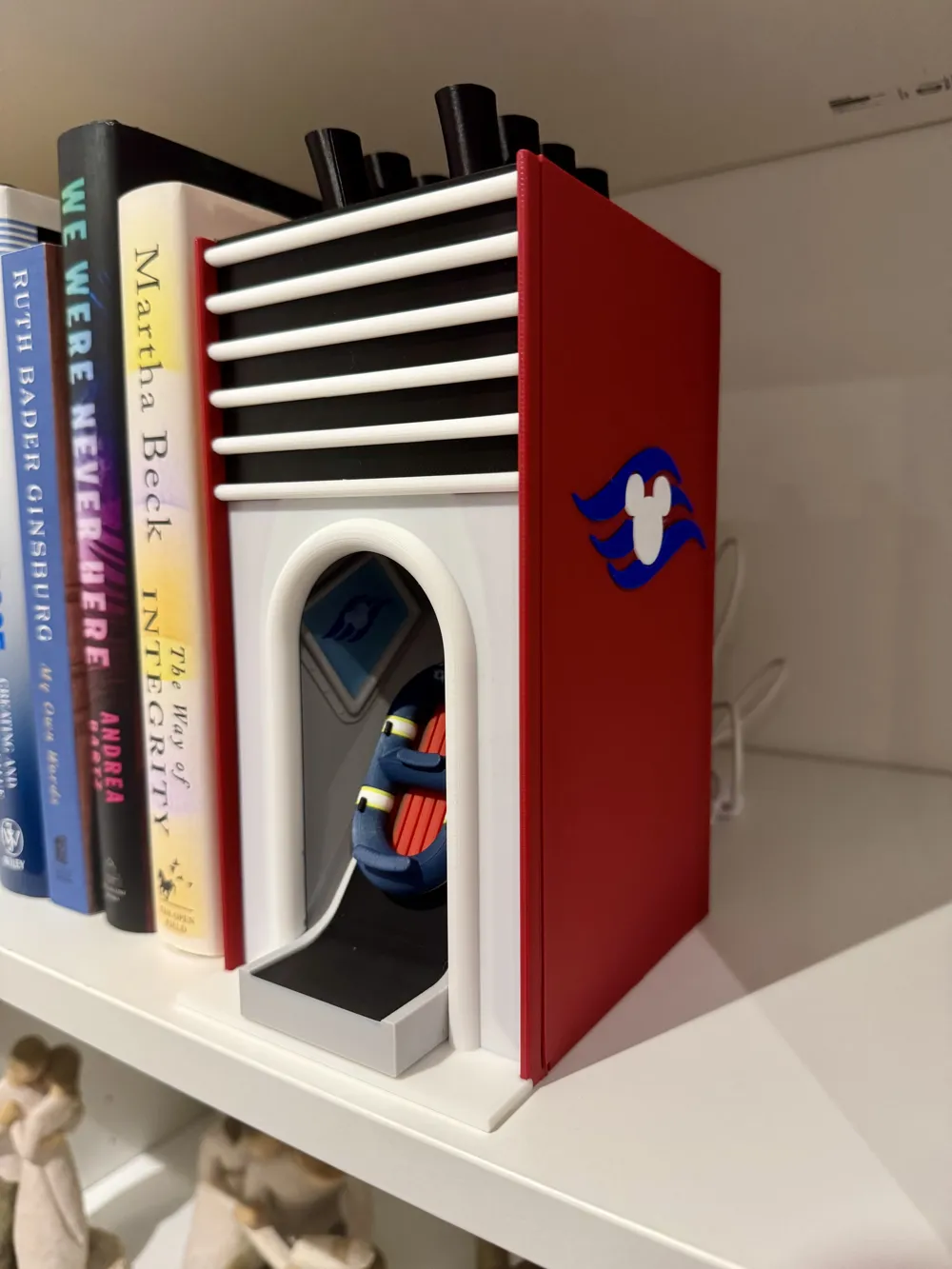 DCL Aqua Mouse Book Nook - Free 3D Print Model - MakerWorld