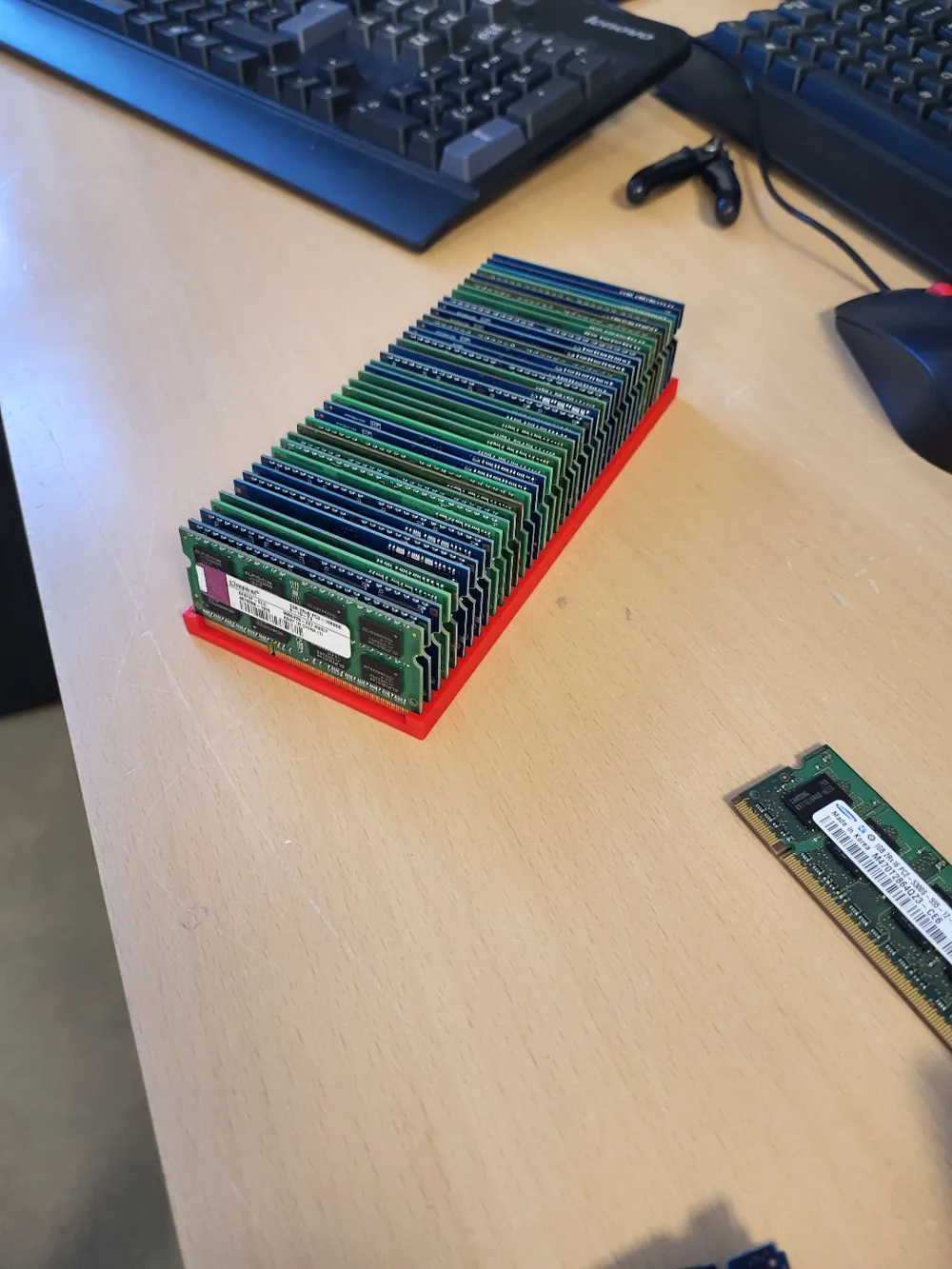 So-DIMM RAM stick holder by poulut MakerWorld: Download Free 3D Models