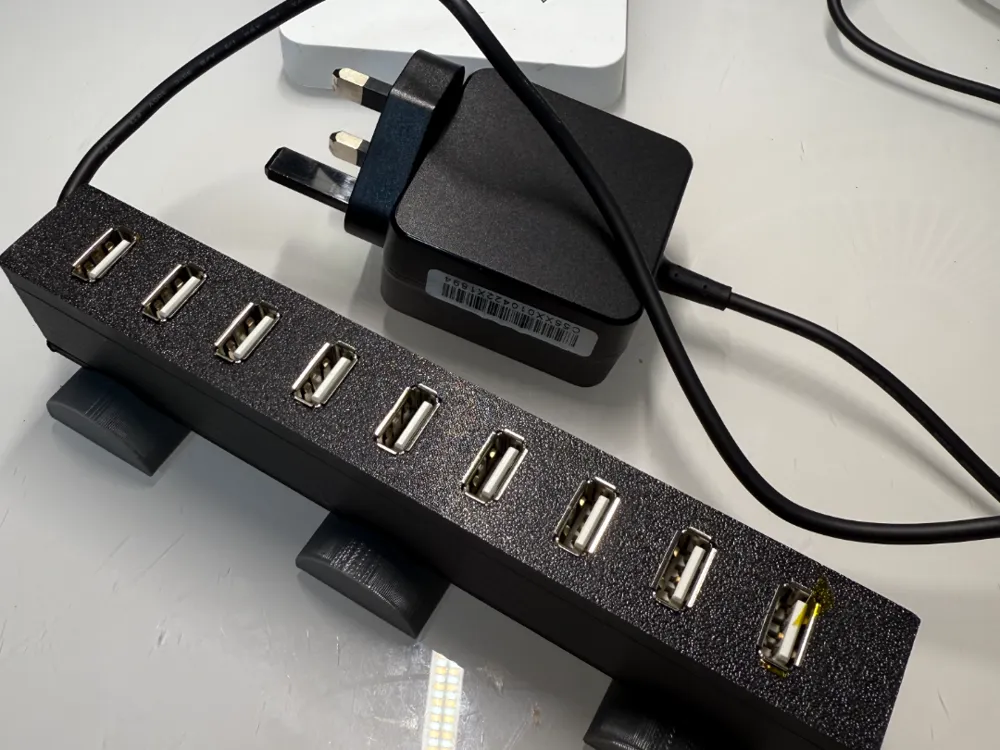 usb power hub by RetroSteve MakerWorld: Download Free 3D Models