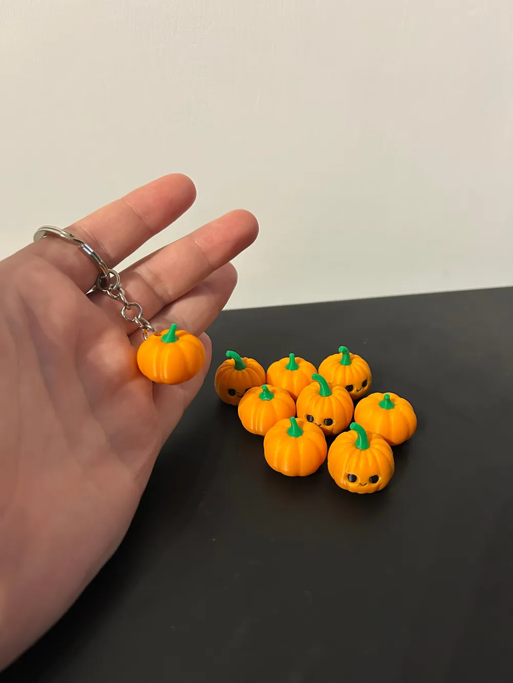 Mini Halloween pumpkins - No AMS - Keychain by Dano98 MakerWorld ...