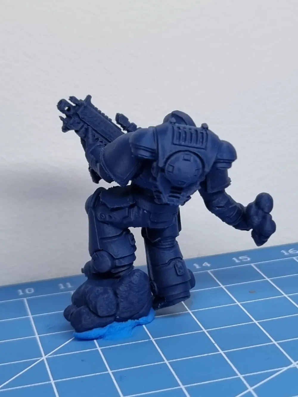 40k Warhammer Space Marine with Gas/Smoke Grenade by Petur Printur ...