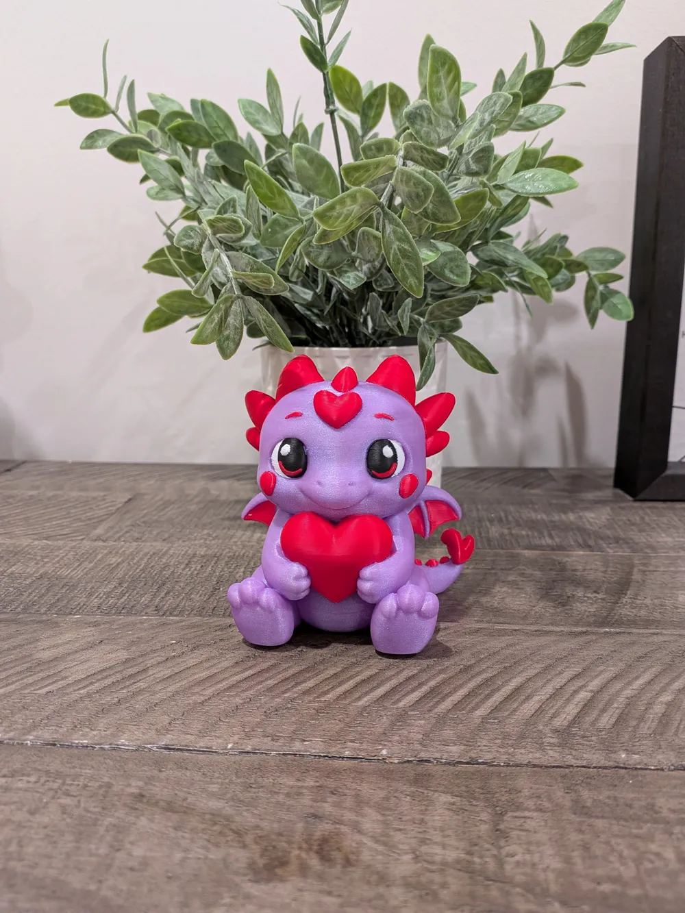Valentine’s Dragon Holding Heart Display Figure - Free 3D Print Model ...