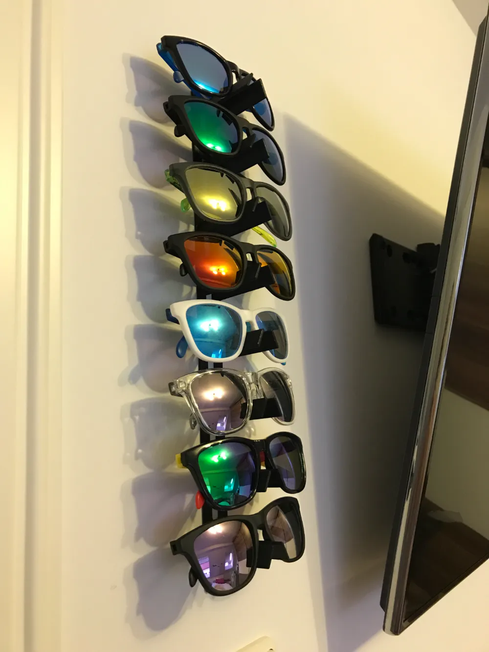Four-Compartment Eyeglasses Wall Mount - Free 3D Print Model - MakerWorld