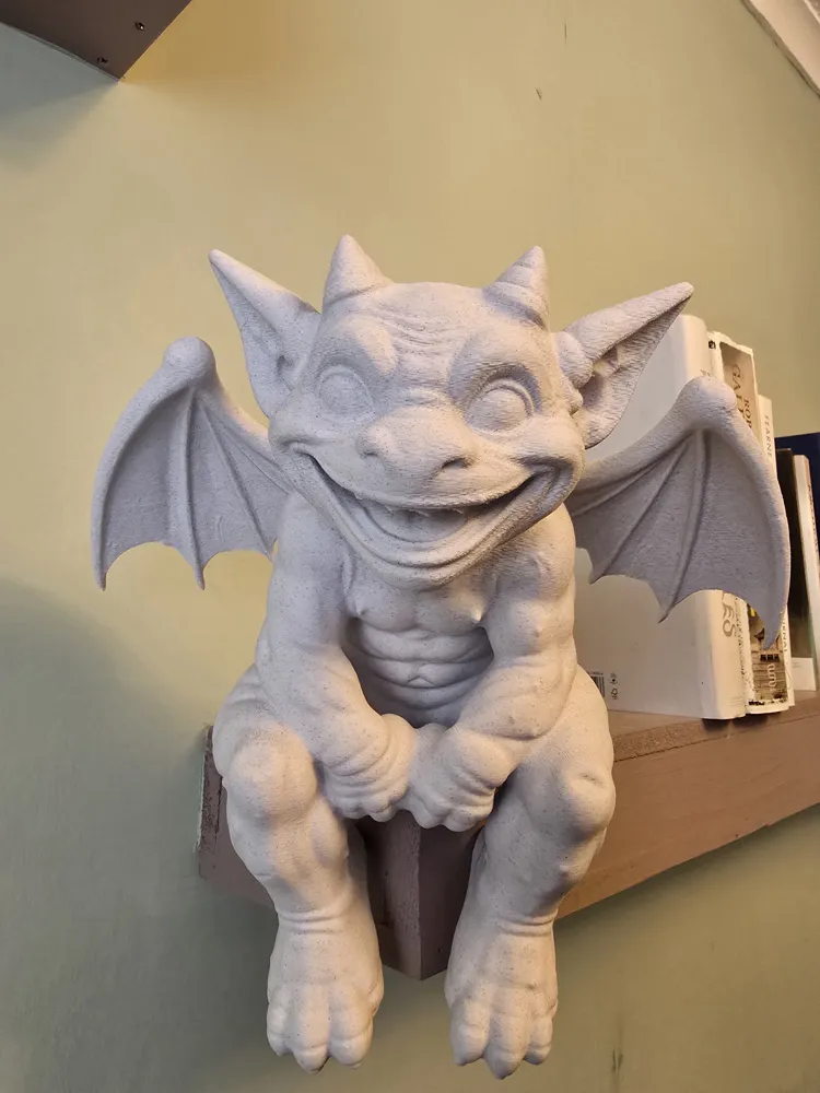 Gárgola feliz sentada para estante - Modelo de impresión 3D gratuito ...